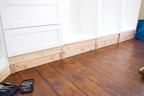 Craft Room : Installing Storage