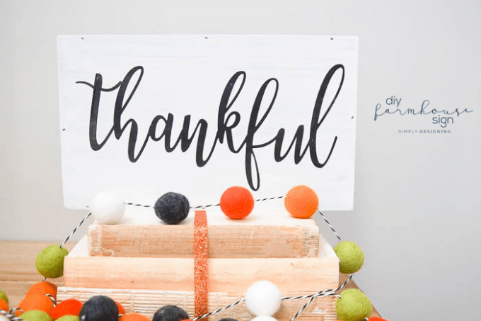 DIY Farmhouse Thankful Sign