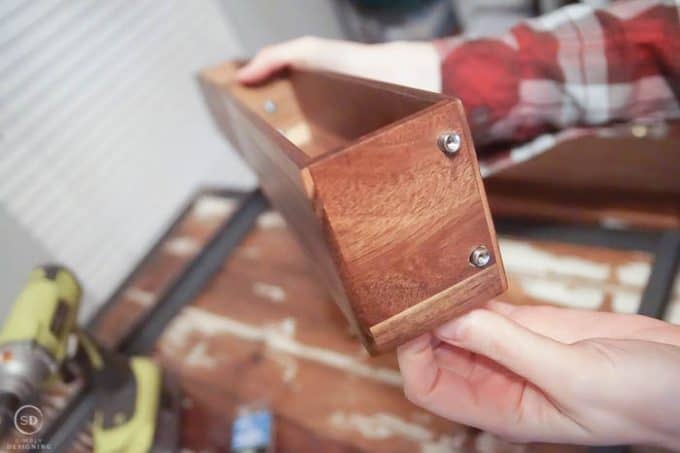 How to Build a DIY Spice Rack that can Hang on your Pantry Door